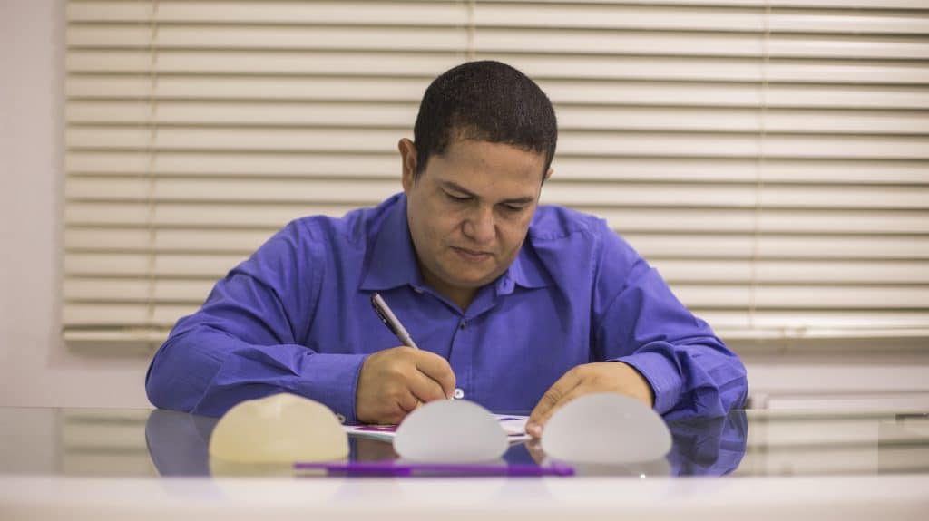 Dr Angulo - Dr Jean Carlos Angulo Cirujano Plástico